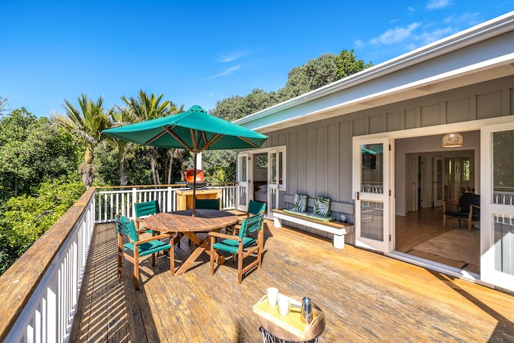Nikau Cottage - Palm Beach Holiday Home - Waiheke Island