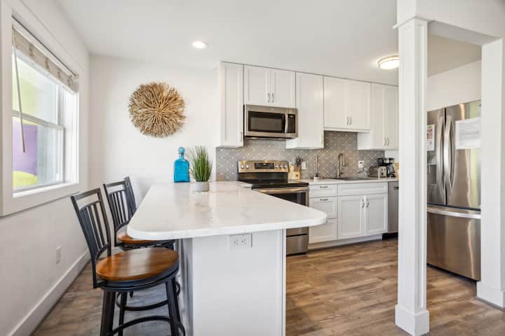 1 Block To Beach | Central Condo - Virginia