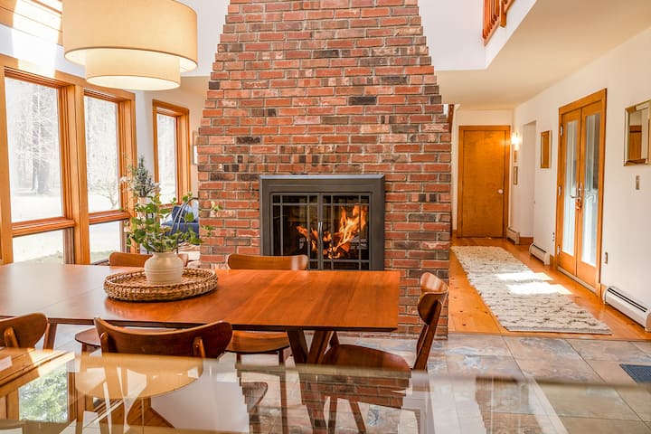 Idyllic Retreat; Hot Tub/sauna By Evergreen Home - Great Barrington, MA