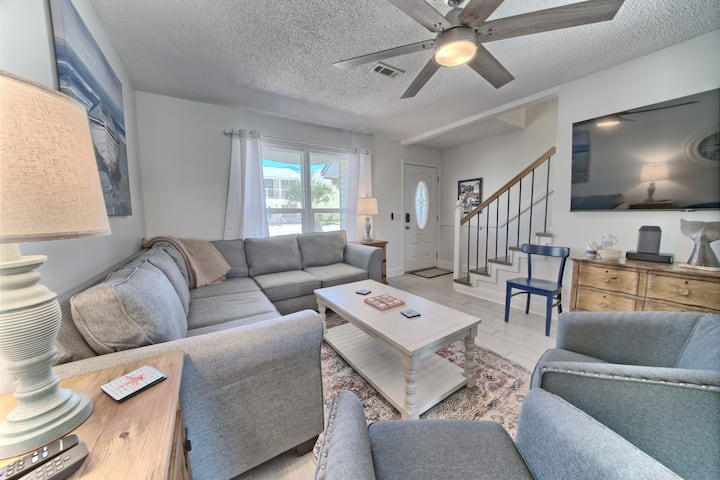 Villa Chateau! Newly Remodeled & Steps To Beach! - Panama City Beach, FL