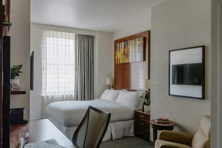 Chef-prepared Dinner Available For Room Service - Philadelphie, PA