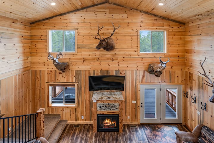 Sleeps 20, Game Room, Hot Tub, 20min 2 Yellowstone - Island Park, ID