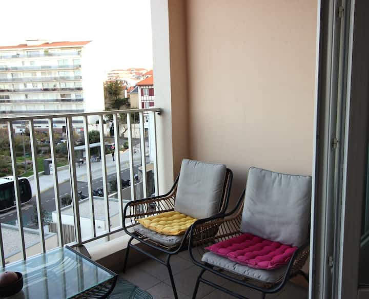 Charmant Appartement Avec Balcon Et Parking - Biarritz