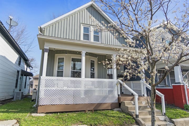 Charming 2br – 2-min Walk To Downtown Attractions - Fort Wayne, IN