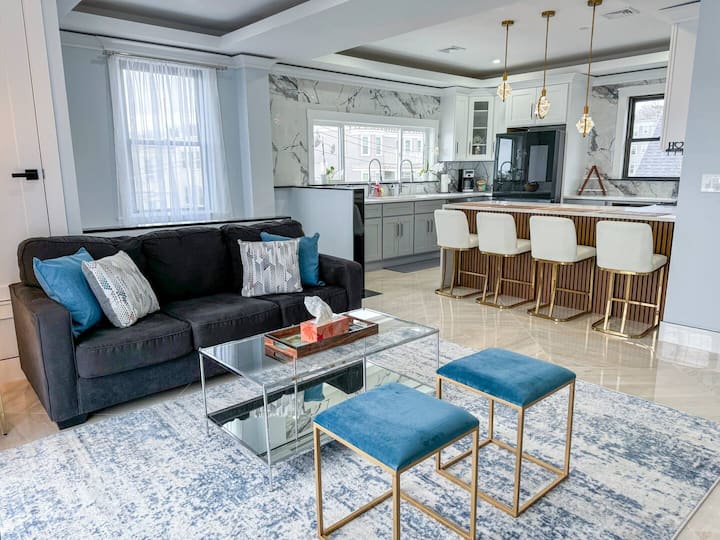 Renovated 3b, 2ba, Skyline View, Laundry, Cen Air - Boston