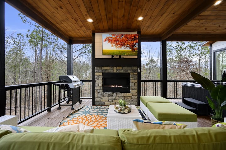 Beneath The Stars | 12 Guests | Hot Tub + Minigolf - Broken Bow, OK