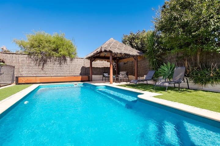 Padbury Delight With Pool -