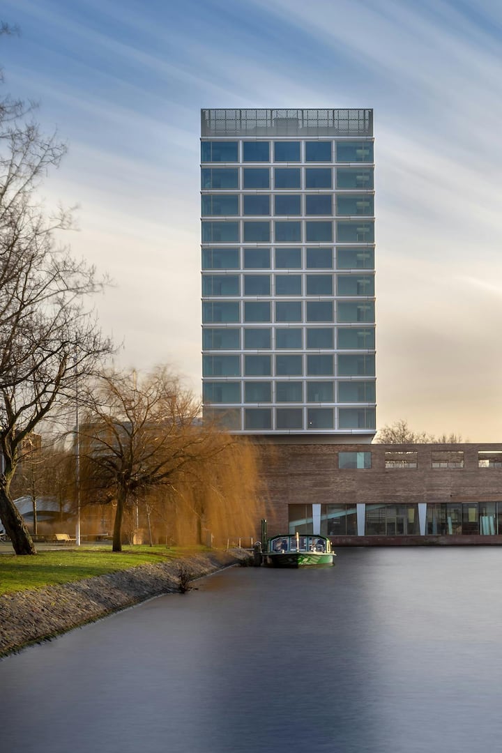 Hotspot At The Vibrant Area Of Amsterdam Zuid - 阿姆斯特丹