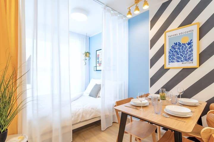 Yellow Apartment •Balcony •Free Parking •King Beds - 布拉格