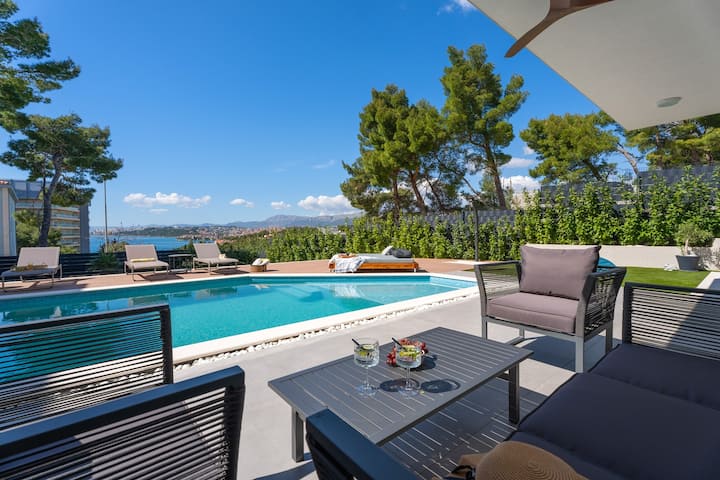 Stylish 5-bedroom Villa Aride With Pool, Sea Views - Podstrana