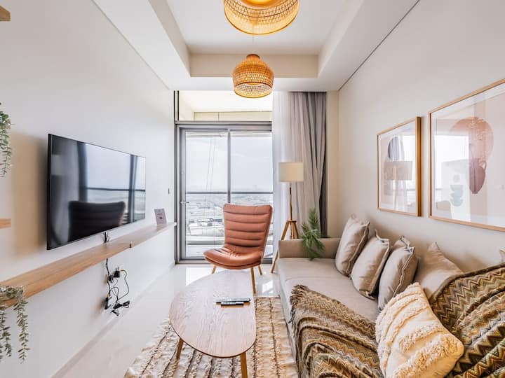 Cozy Modern Stay With Panoramic City Views - Dubai