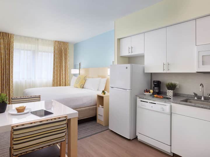 City Break! Downtown Locale Near Canal Street - New Orleans, LA