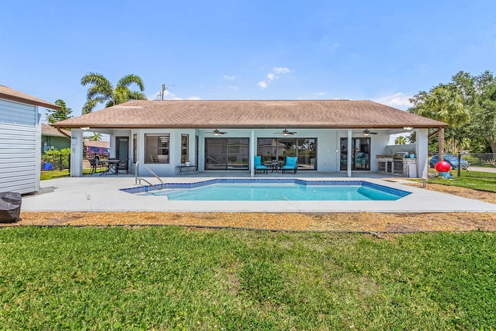 Sunset Views & Pool - The Lighthouse - Cape Coral, FL