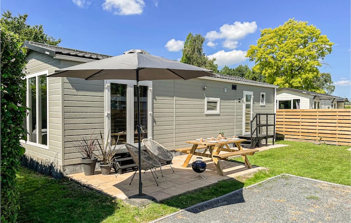 Stunning Home In Heinkenszand With Wifi - Goes