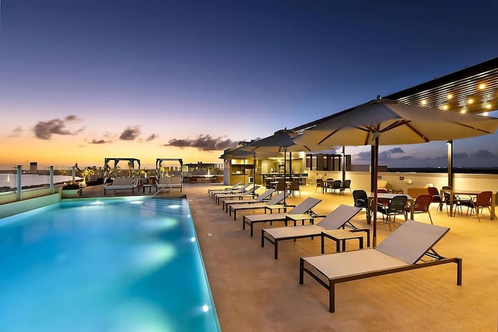Unforgettable Getaway! Rooftop Pool, Pets Allowed! - Cancún