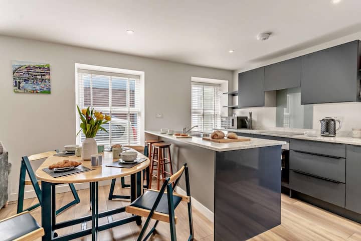 2 Bed In Aberaeron (Oc-t29116) - Aberaeron