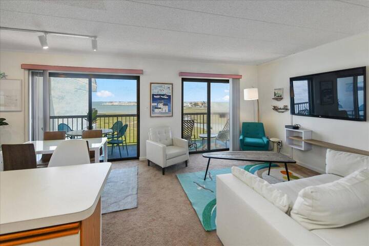 Spacious Condo With Beautiful Bay Views! - Fenwick Island, DE