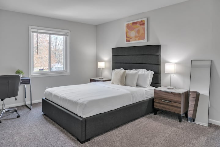 Luxury On A Budget! Spacious Retreat Awaits - Wilmington, DE