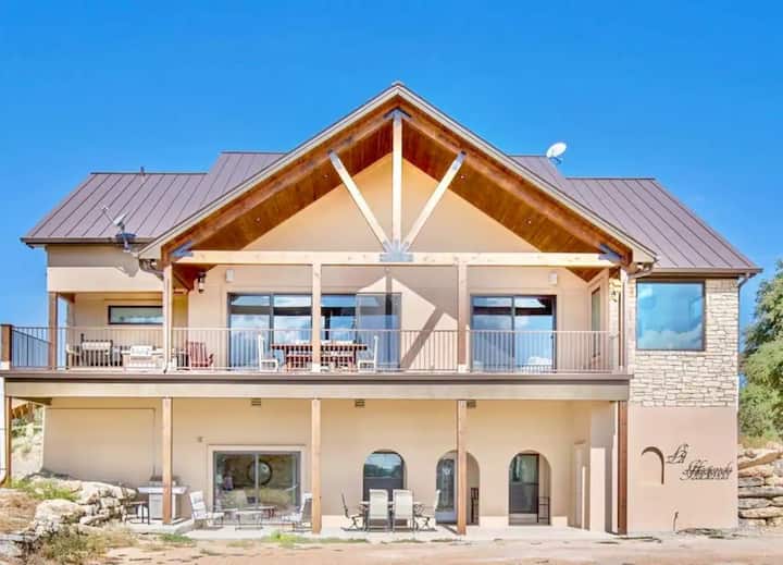 The Family Retreat In Dripping Springs - Driftwood, TX