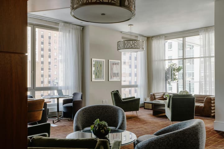 Queen Bed And Nyc’s Fastest Wifi - New York City