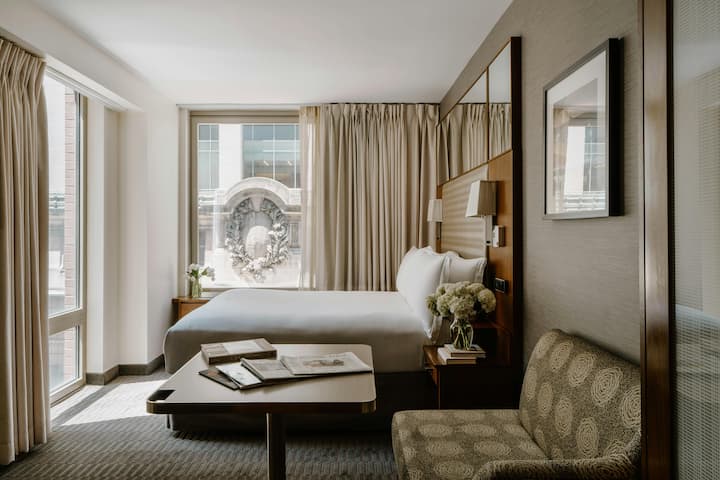 Restful Design, Plus Mini-fridge & Microwave - Nueva York