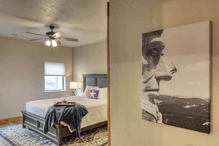 Lincoln’s Lodge: A Condo For The Honest & Bold! - Hermosa, SD