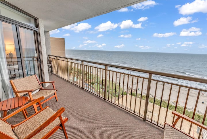 3br Oceanfront Retreat • Walk To Pools & Beach - Myrtle Beach