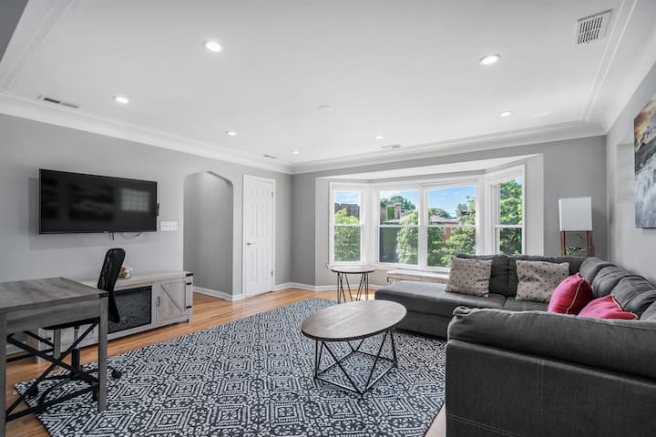 Two Bedroom - Tranquil Retreat - Elmwood Park, IL