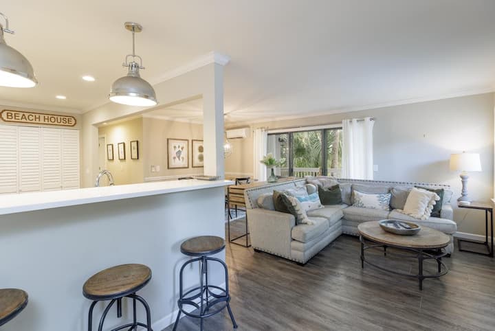 53 Forest Gardens: Come Relax In This Stylish 2 Be - Hilton Head Island, SC