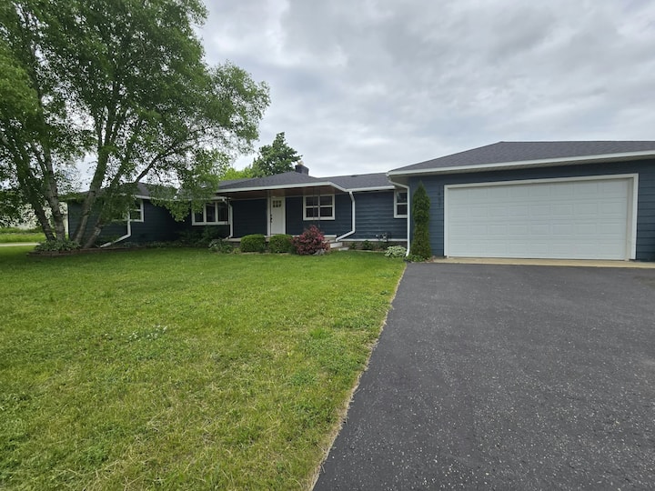 3br Fully Updated Home With Large Yard & Deck - Petoskey, MI