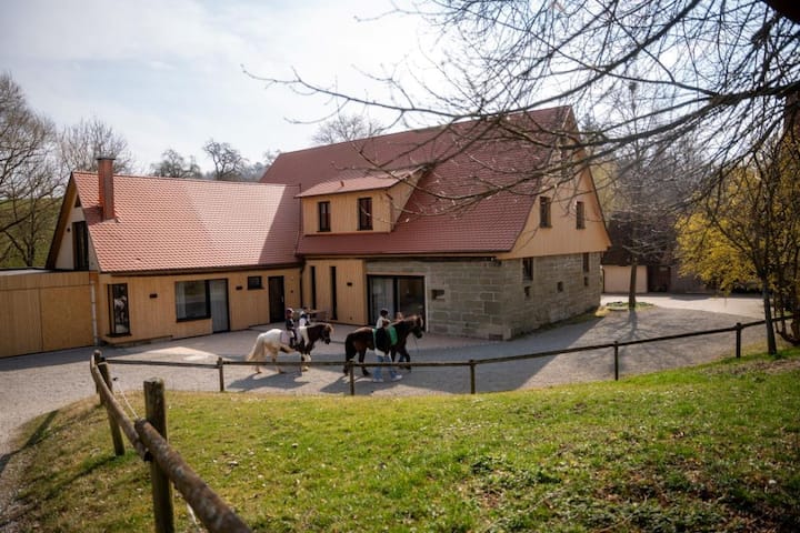 Fachwerkidyll & Wohndesign – Ferienhaus, Reiterhof - Crailsheim