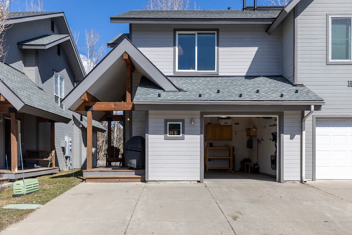 Cozy Hailey Haven: Sun, Ski, Work, & Play - Bellevue, ID