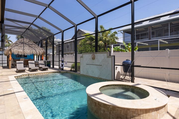 Gorgeous Beach Condo With Pool, Spa, And Bikes - Fort Myers Beach, FL