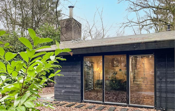 Stunning Home In Rheezerveen With Wifi - Slagharen