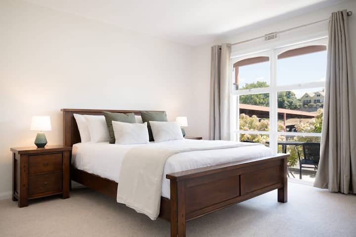 City Comfort: Near Hospital & City With Parking - Launceston