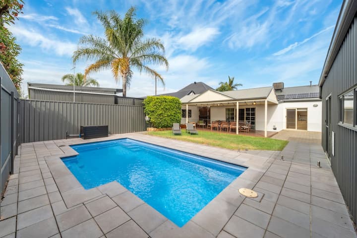 Coopers Cottage—spacious Pool Escape + Studio - Port Adelaide