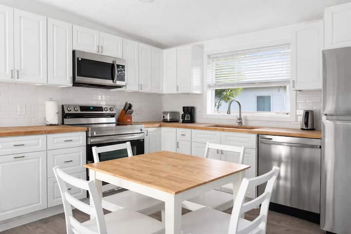 The Modern Charm - Forks Retreat - Forks, WA