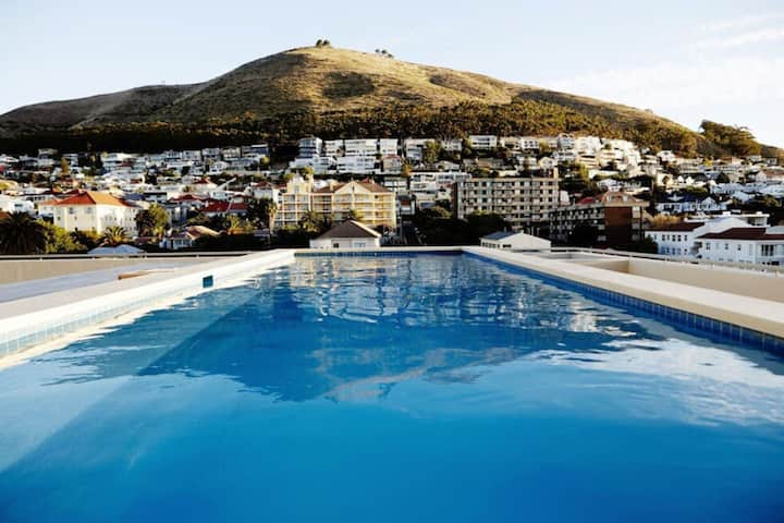 Elegance In The Heart Of Greenpoint | Rooftop Pool - Ciudad del Cabo