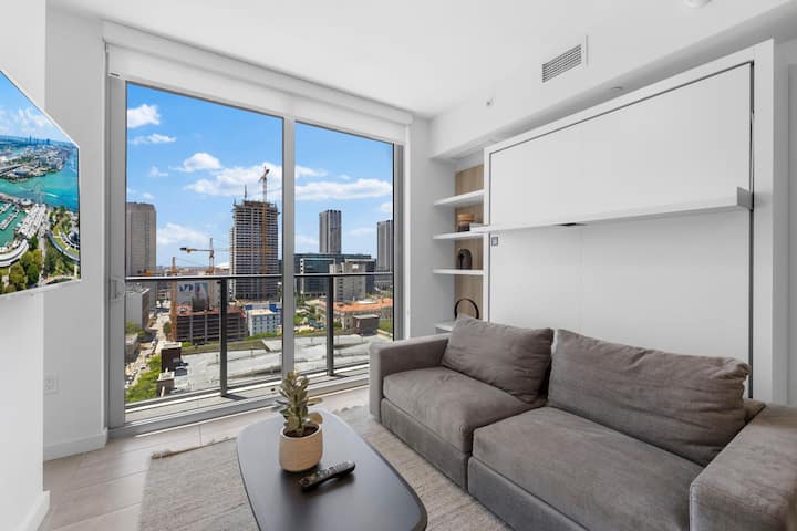 Luxury Apartment With City Views In Miami - Miami, FL