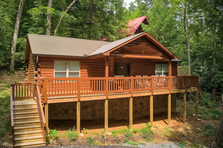 Paws On The Porch - For Your Family And Fido - Gatlinburg, TN