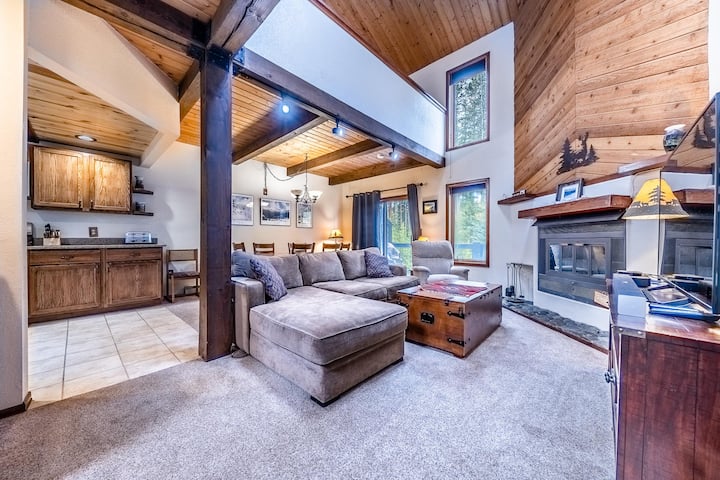 Condo W/fireplace On Shuttle, Scenic Wooded Views - Winter Park, CO