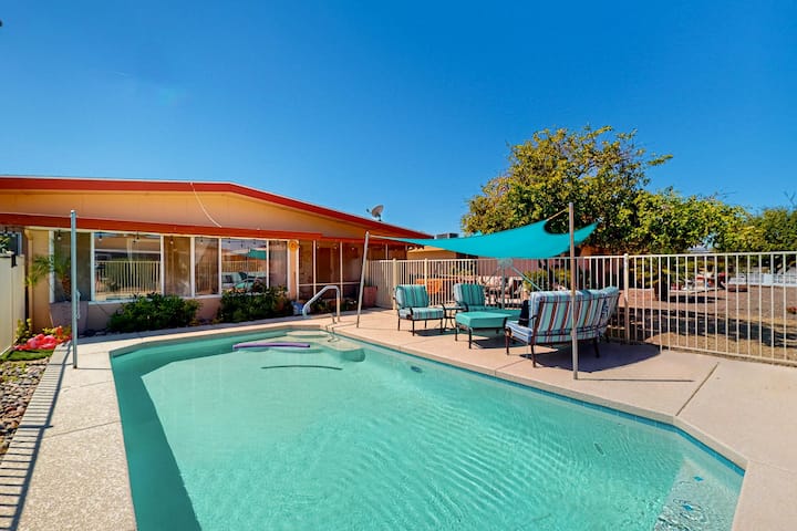 Dog-friendly 2br With Pool, Yoga Studio & Patio - Sun City, AZ