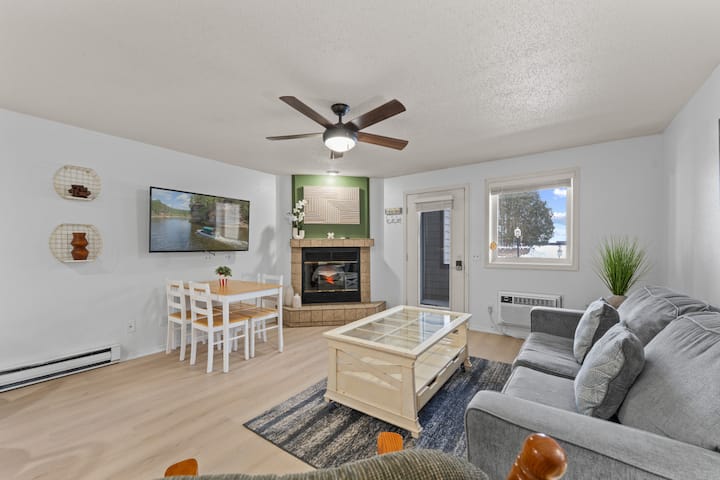 Dells Casa Relaxo - Jacuzzi, Pool & Hot Tub - Lake Delton, WI