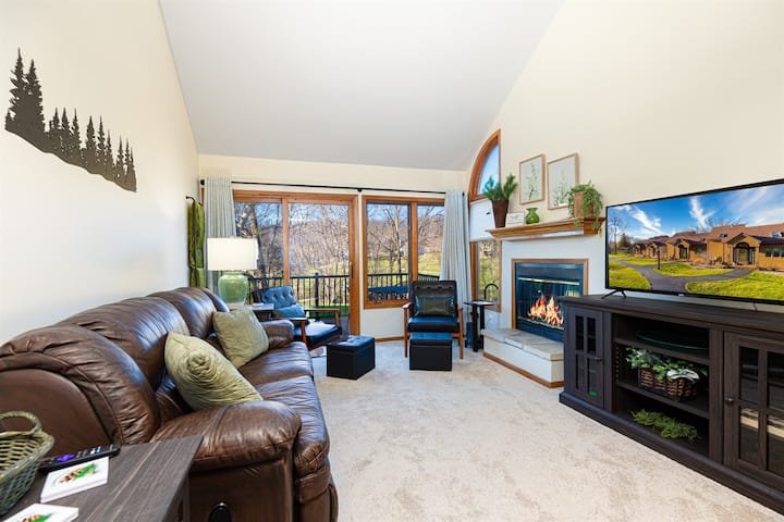 Creekwood Pines: 2br W/ King Beds, Fireplace, Golf - Galena, IL
