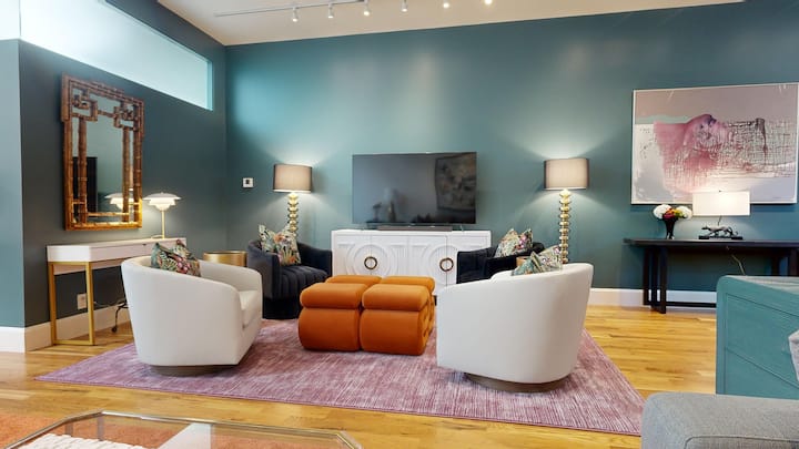 Big Stylish Downtown Loft "Wolf Den" - Asheville, NC