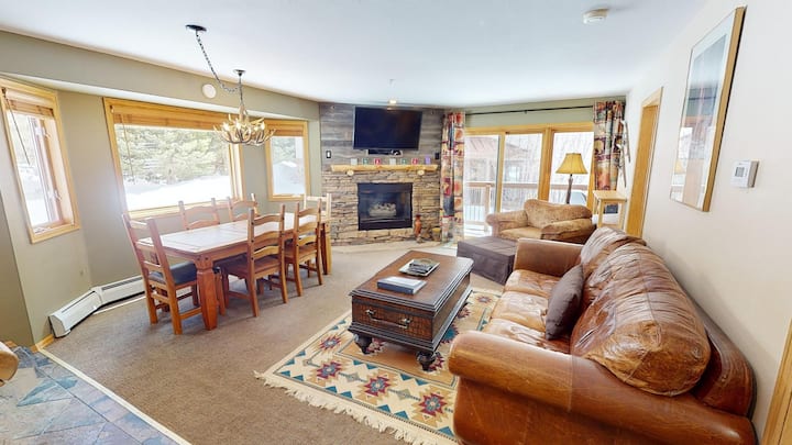 On River Trail! 1st Floor, Private Deck, Hot Tubs - Keystone, CO