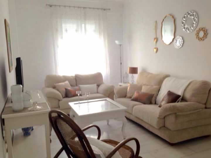 Casa Y Parking En El Centro* - Córdoba