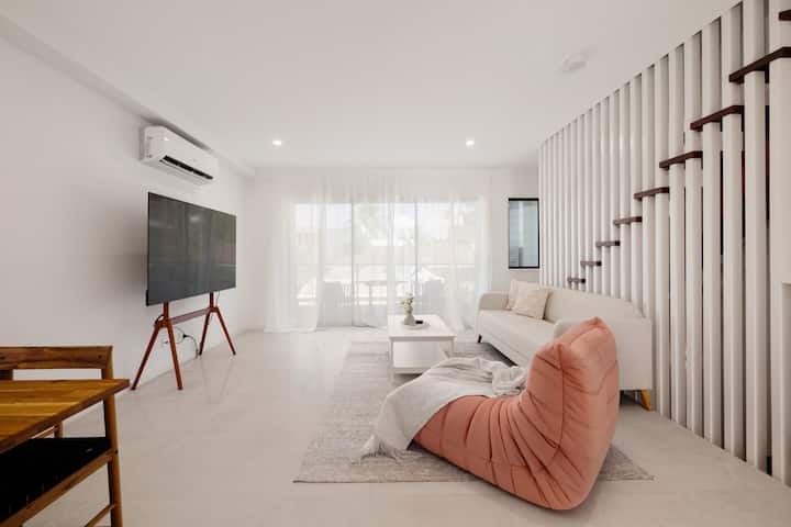 Netflix, Brand New 4br,fast Nbn,ac, Free Parking - Nerang