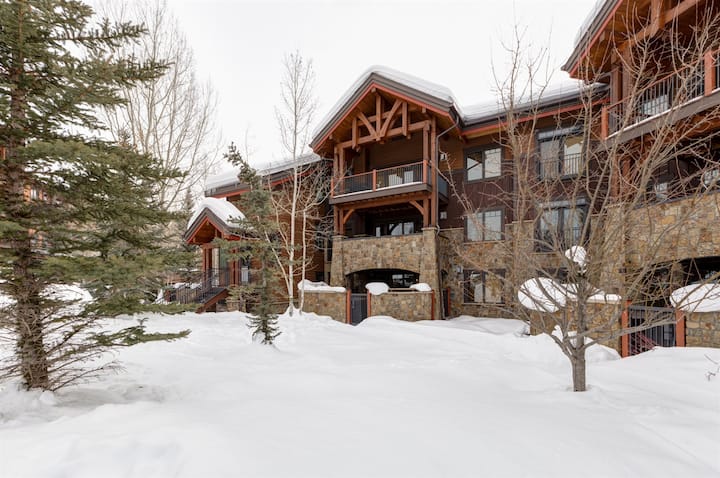 Hot Tubs | Walk To Slopes | Free Winter Shuttle - Steamboat Springs