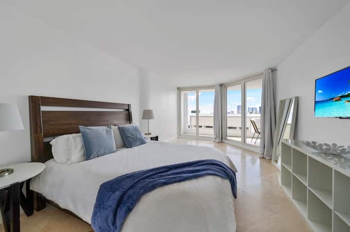Bayfront 3br Apt | Balcony & Bay View | Staycozy - Miami